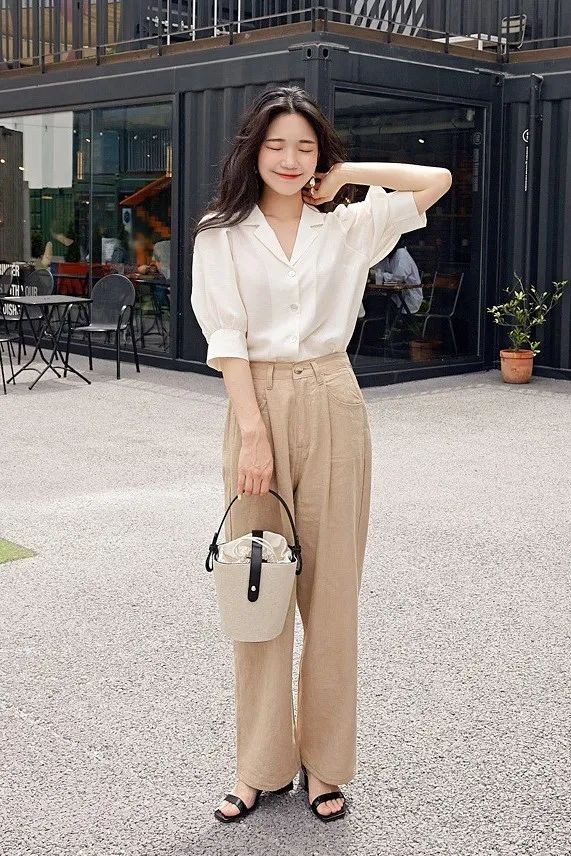 Wear "short top + high-waisted pants" in summer to make you look taller ...