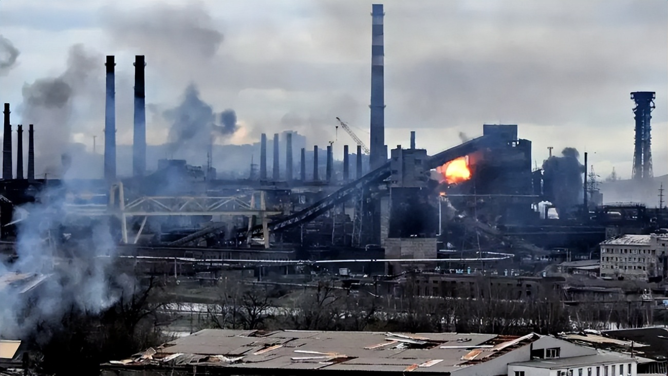 Putin stops attacking Azov steel plant, shows what's wrong - iNEWS