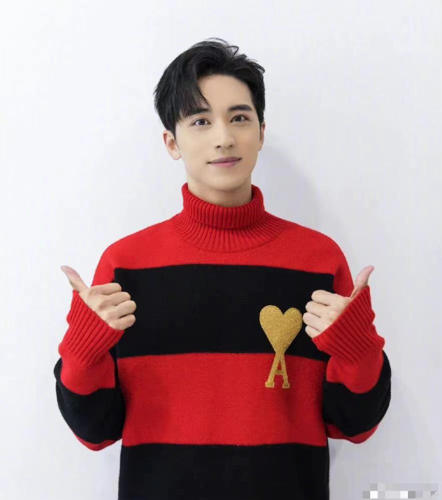 Xu Weizhou and his wife traveled to Universal Studios together, and the ...