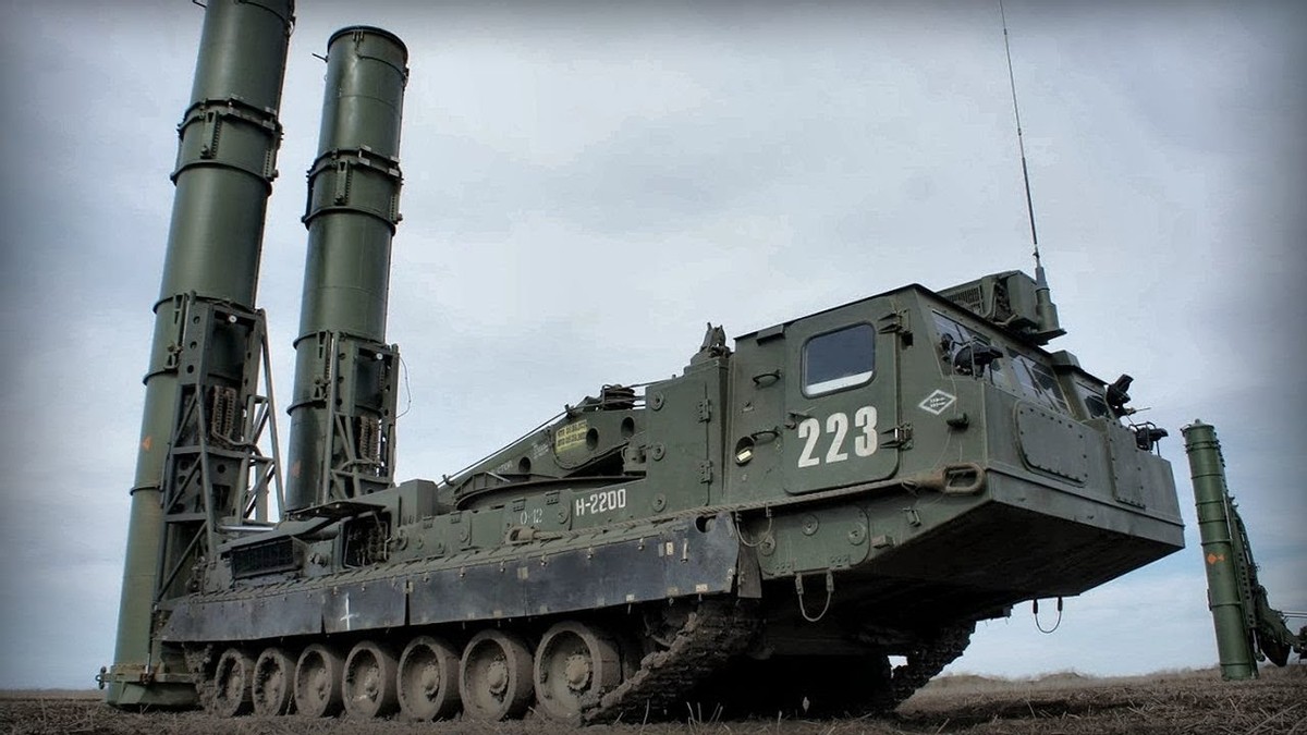 The S300 played majestic and shot down the Ukrainian fighter jet 217 kilometers away. The PLA ...