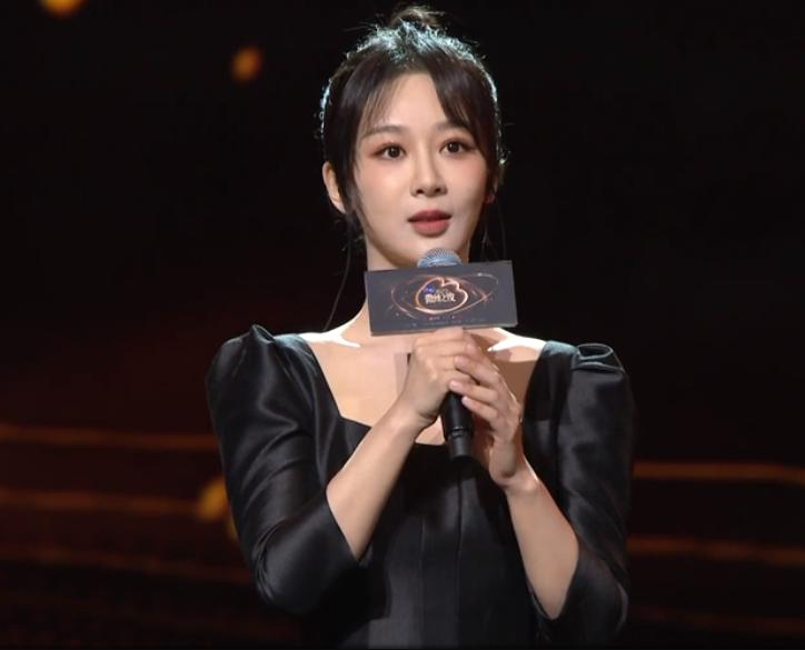 Weibo Night: Liu Shishi's face is stiff, Reba Yang Zi is amazing, Yang Mi's face is broken and ...