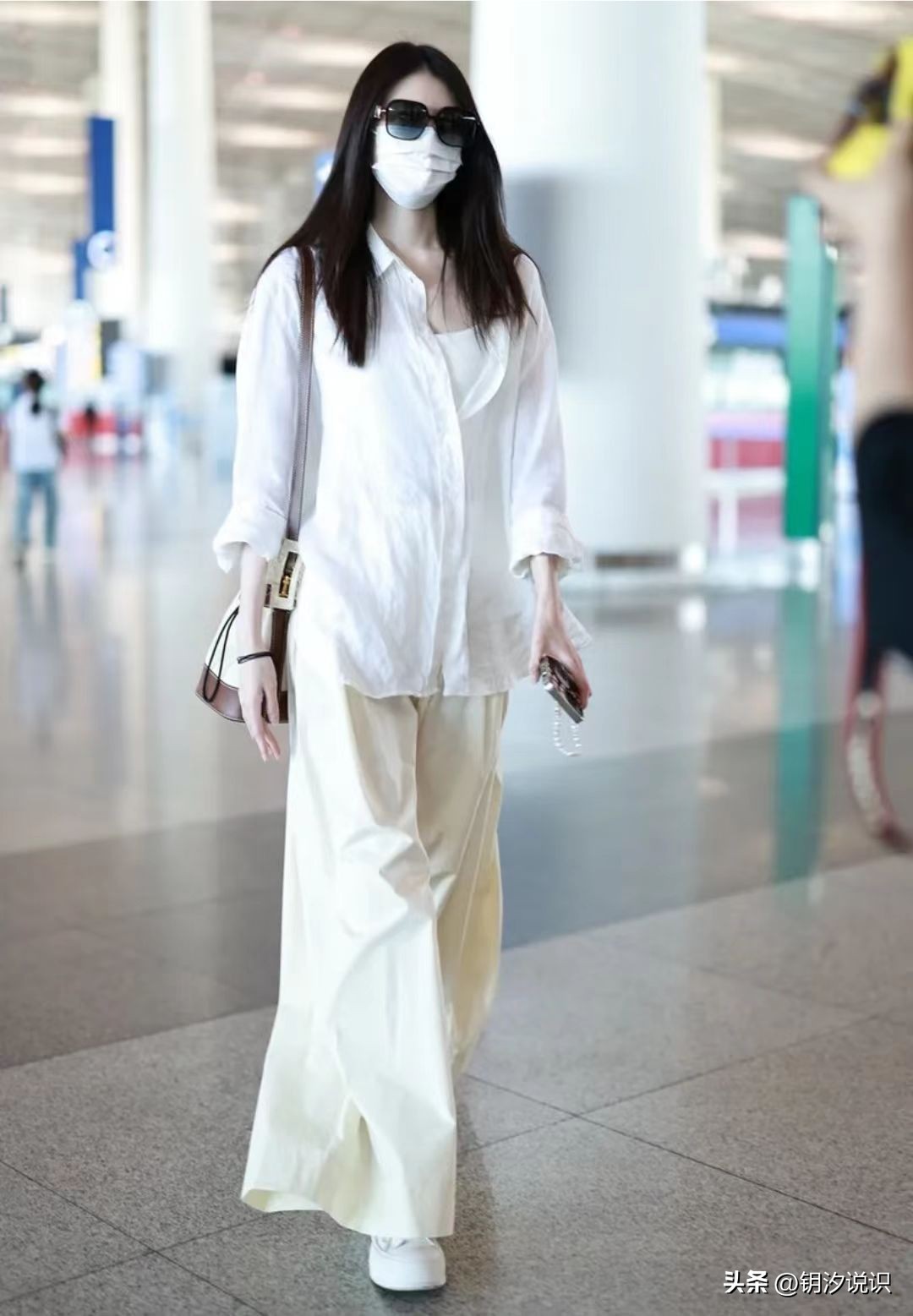He Sui's fashion outfits are eye-catching, stylish and tasteful, with ...