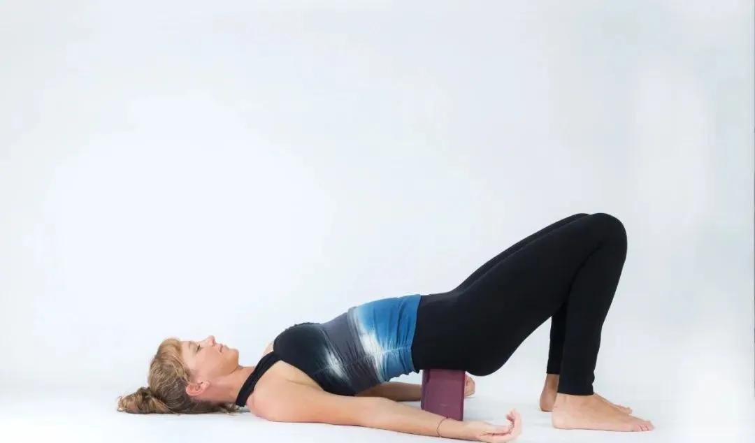 These 6 movements, relax the lumbar spine, relieve pain, more ...