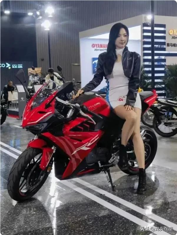 Fully armed, the Cyclone RC250 entry-level imitation race that combines ...