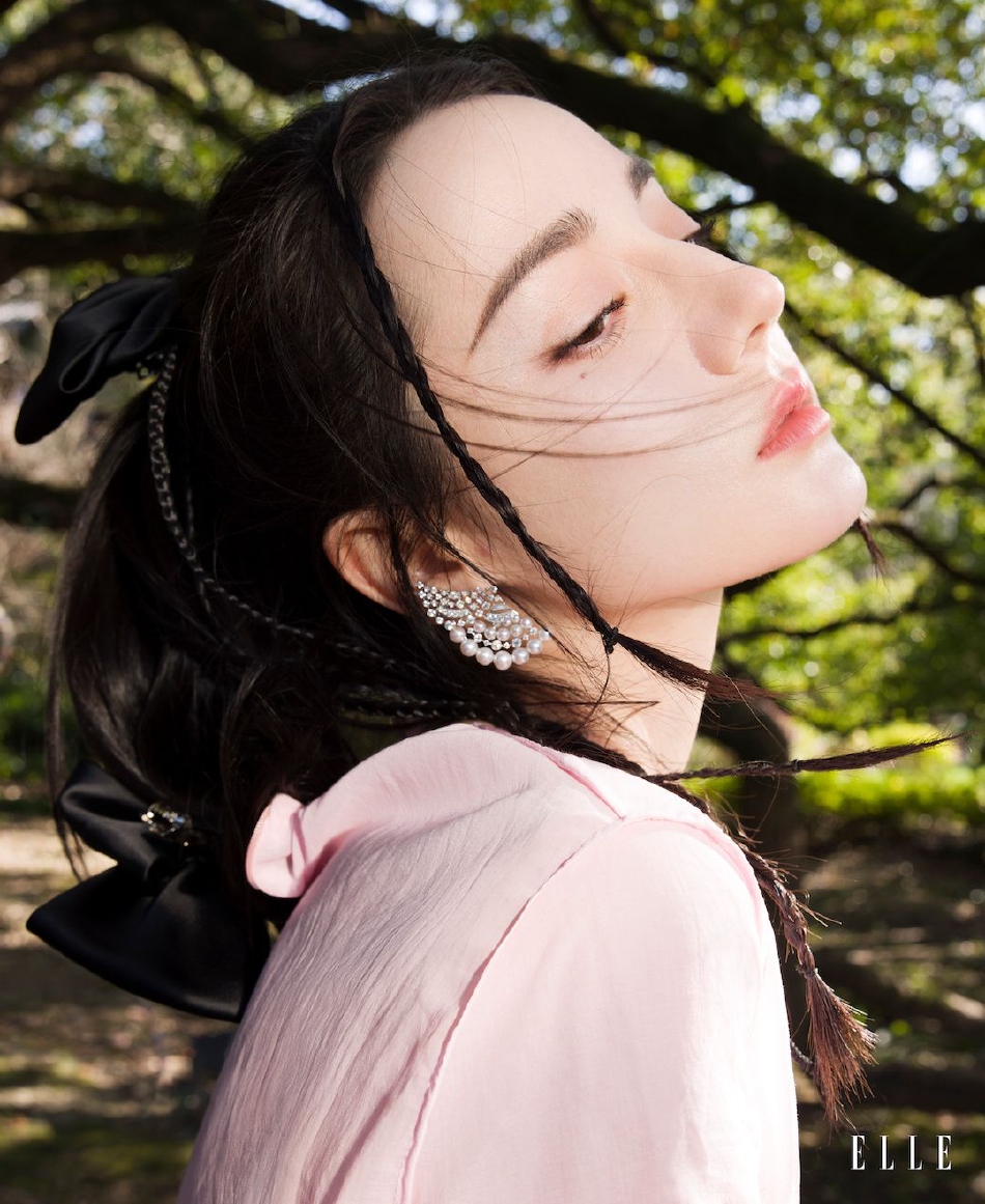 The side face is beautiful! Di Lieba's various styles of photos are ...