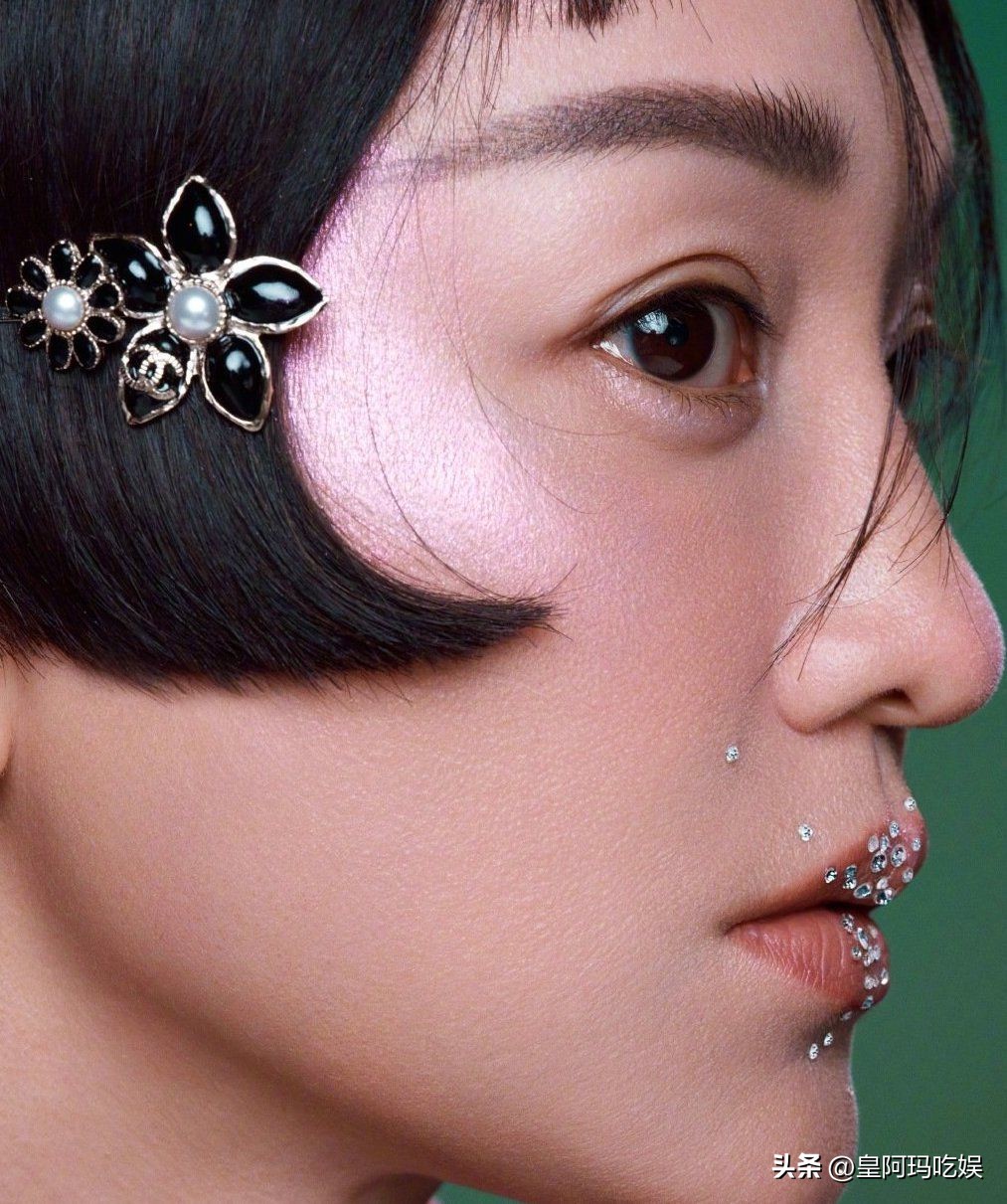 47-year-old Zhou Xun is indeed a peerless celebrity!The short hair ...