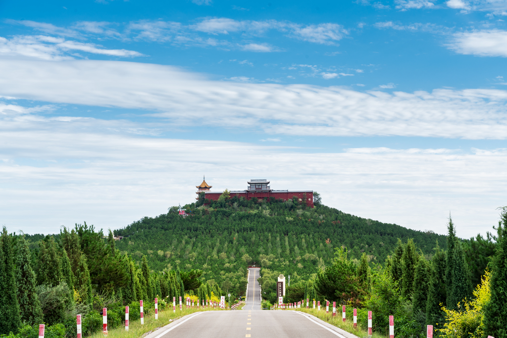 Haotian Temple, the crater temple - iNEWS
