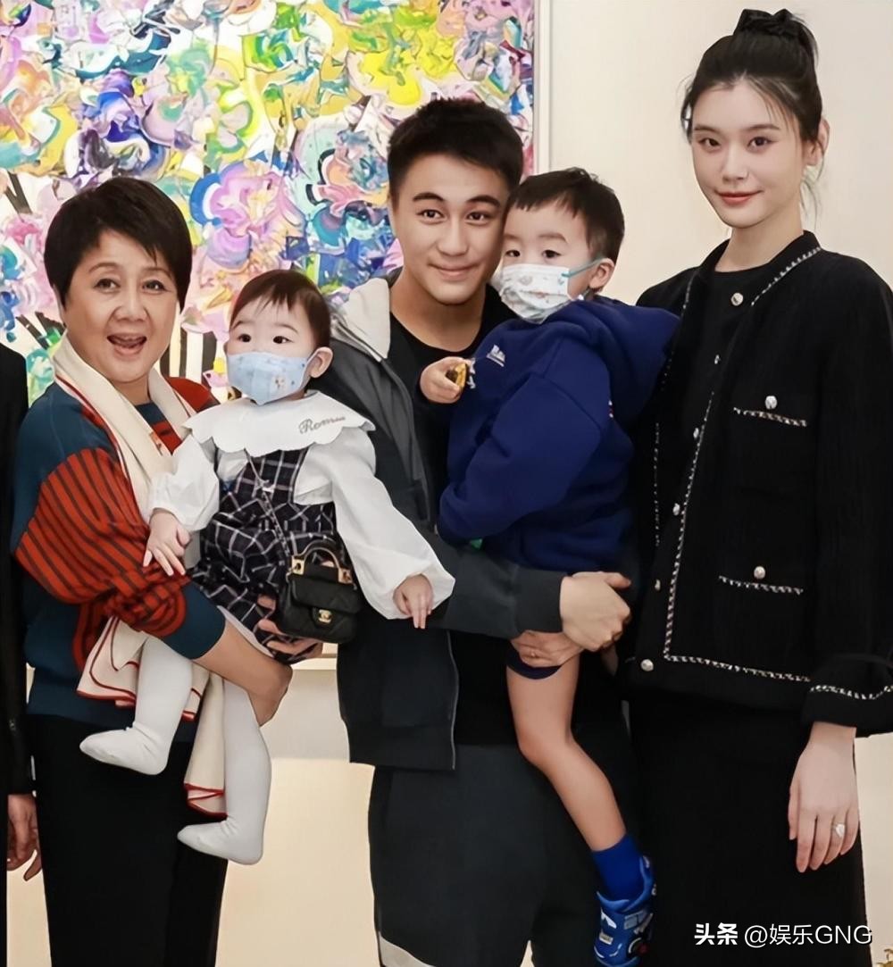 Xi Mengyao and Lin Tian'er are in the same frame, and their temperament ...