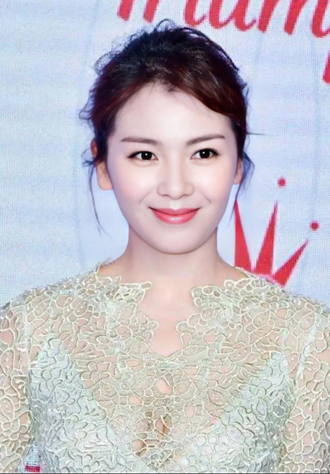Liu Tao is intellectual and elegant - iNEWS