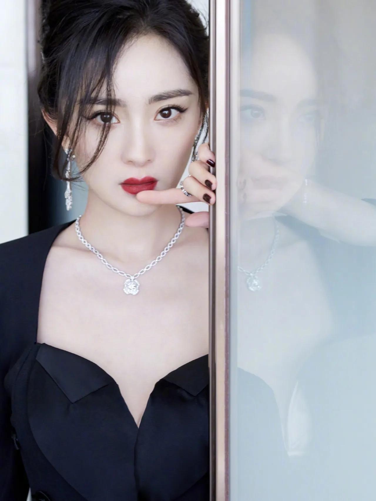 Yang Mi's appearance is really yyds - iNEWS