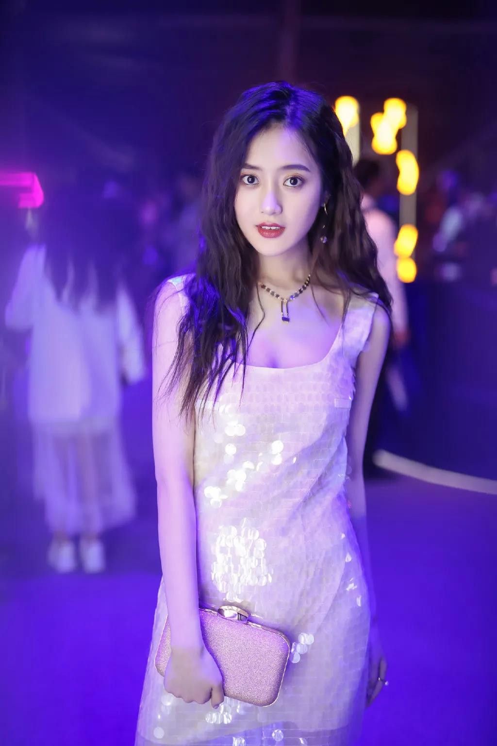 Wang Ziwei, a sweet girl - iNEWS