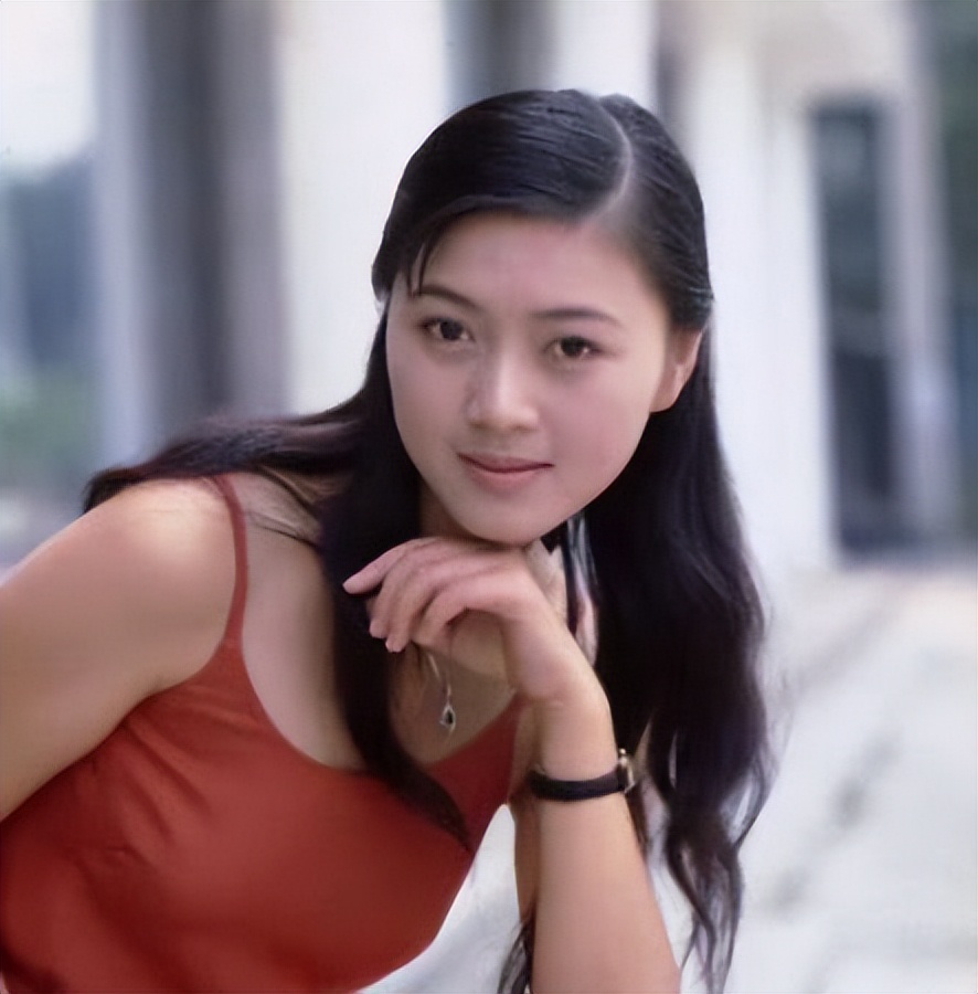 First love Lu Yi, crazy love Wang Zhiwen, married a rich husband and became a widow, she spent ...