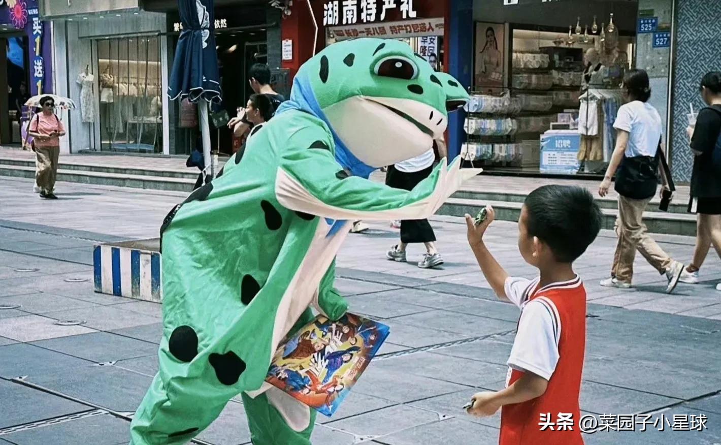 "Hot" - we will eventually become Ding Lei or Biaobiao, but the dream will last forever - iNEWS