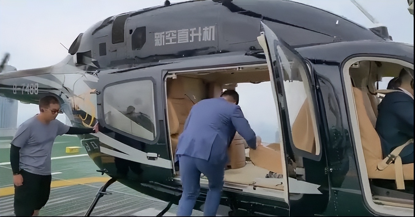 Jackie Chan moved to a new house in Hangzhou, personally cooked to ...