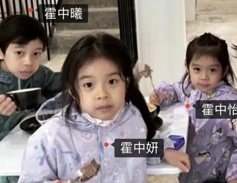 Huo Qigang took a family photo to celebrate Mother's Day for Guo ...