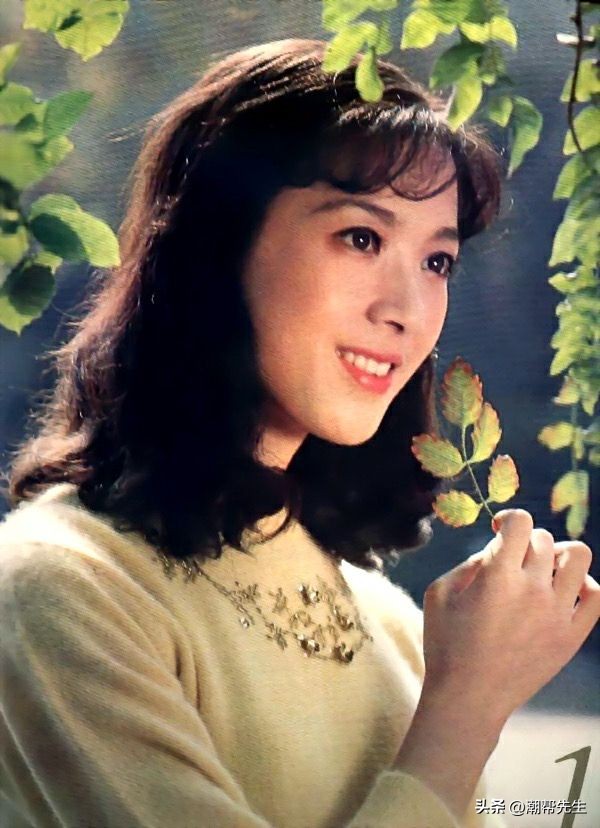 After looking at the photos of Gong Xue when she was young, I realized ...