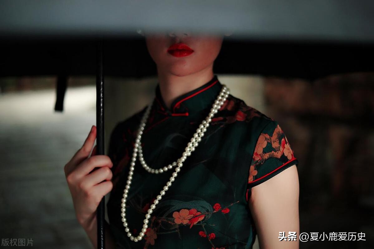Shen Congwen only wanted to be Zhang Zhaohe's slave, but Zhang Zhaohe made him regret it for the ...