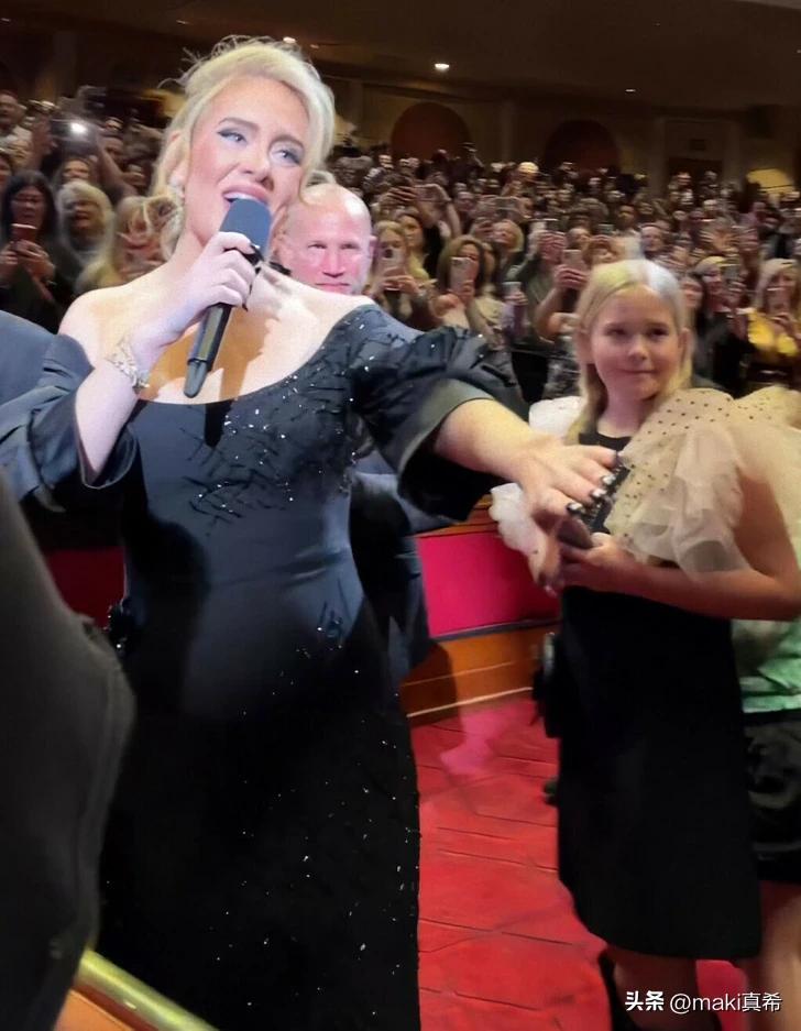 Adele's hidden emotions: 'Secret Cry' on stage sparks controversy! - iNEWS