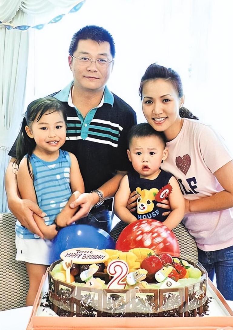 Li Ruien: Raised two daughters alone after divorce with tears, and ...