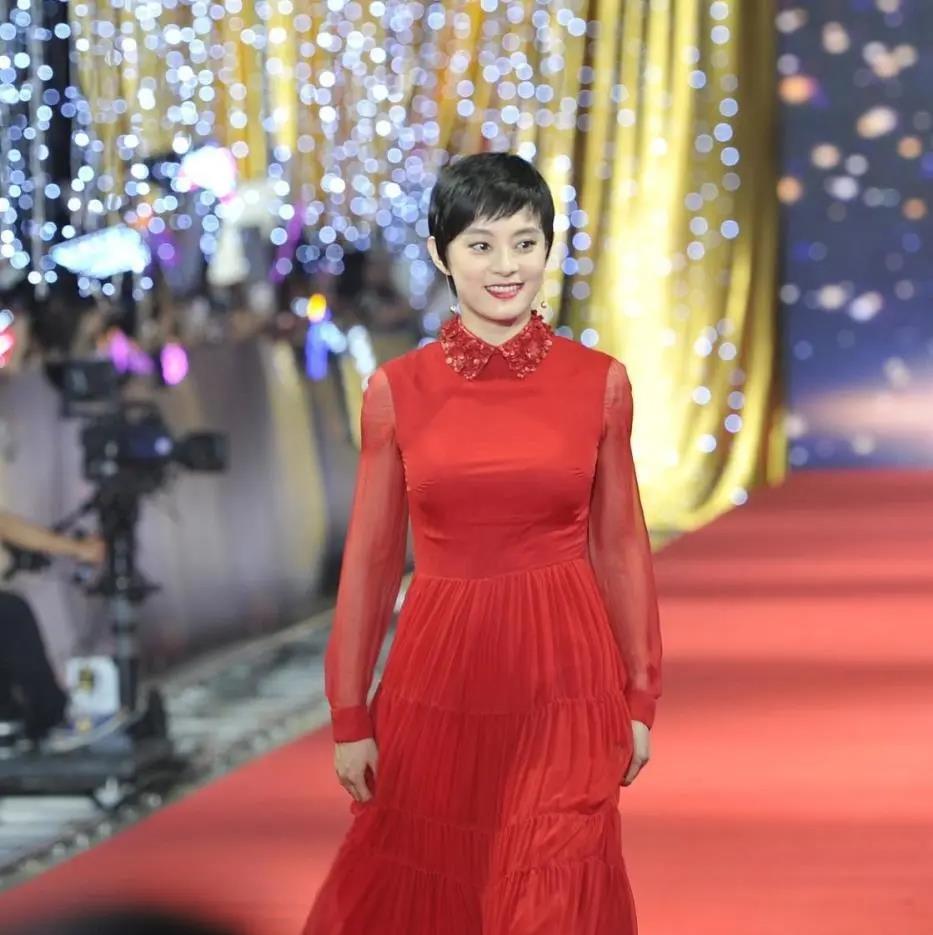 5 actresses who wear the wrong dress. Others look stunning on the red ...