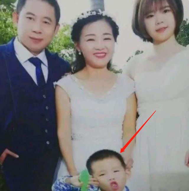 Sun Zhuo's three brothers and sisters celebrated Sun Hui's birthday ...