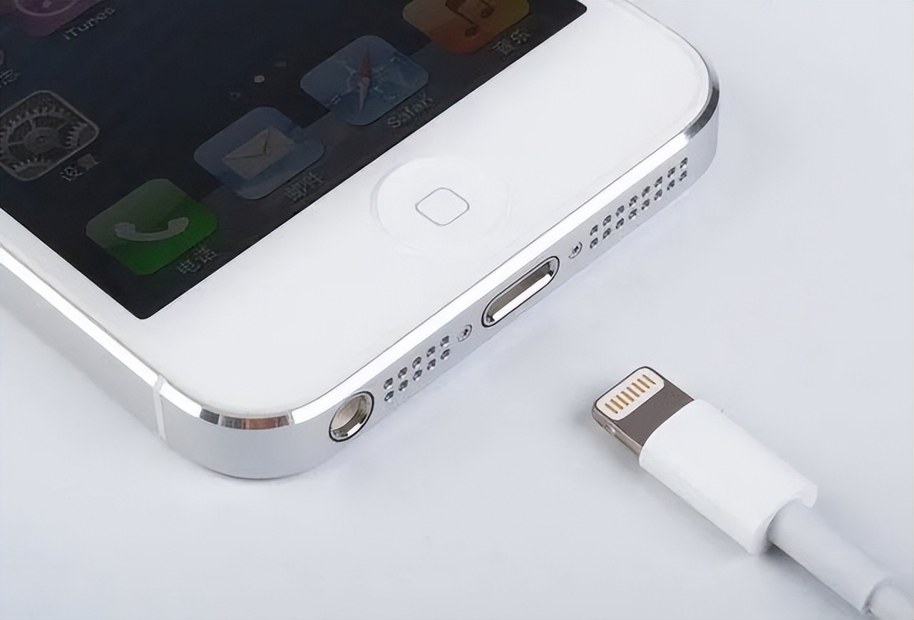 Why after 10 years, Apple still refuses to give up the Lightning ...