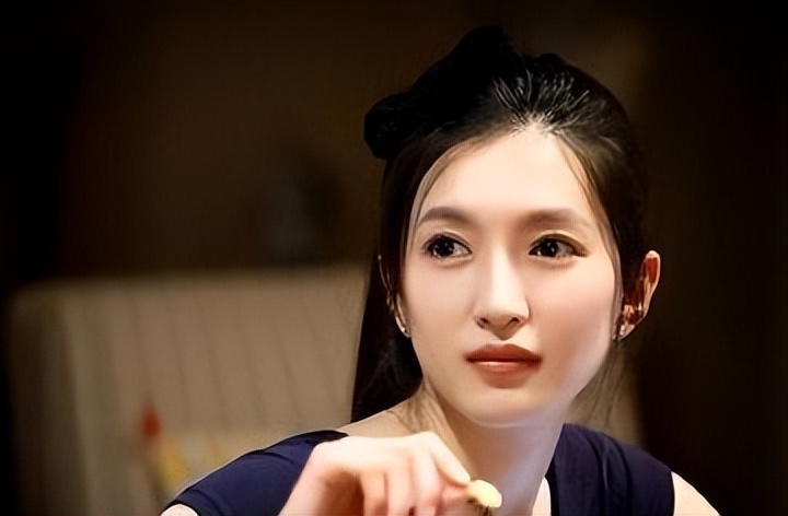 Gina underwent surgery to remove two ribs, Shao Yinyin was disliked for plastic surgery, and her ...