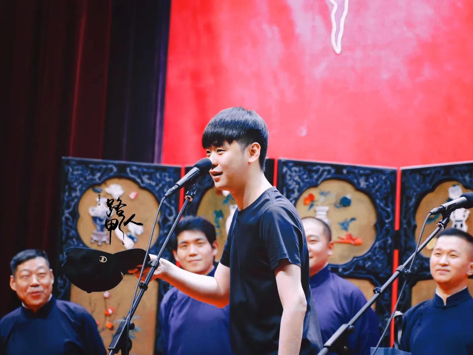 Zhang Yunlei parachuted into Tianjin Deyun Society, and chorused again ...