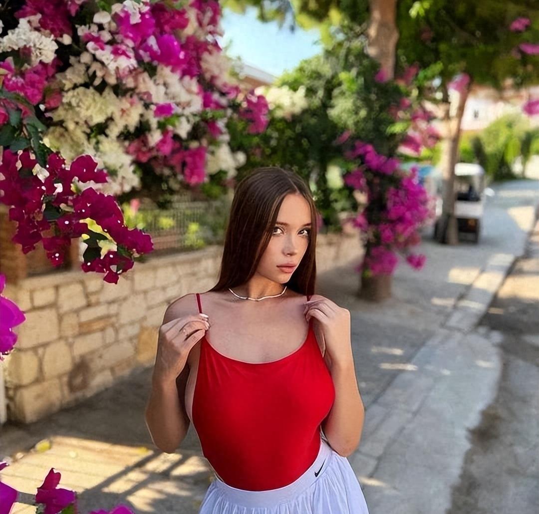 I am responsible for the beauty, and you are responsible for watching the European and American ...