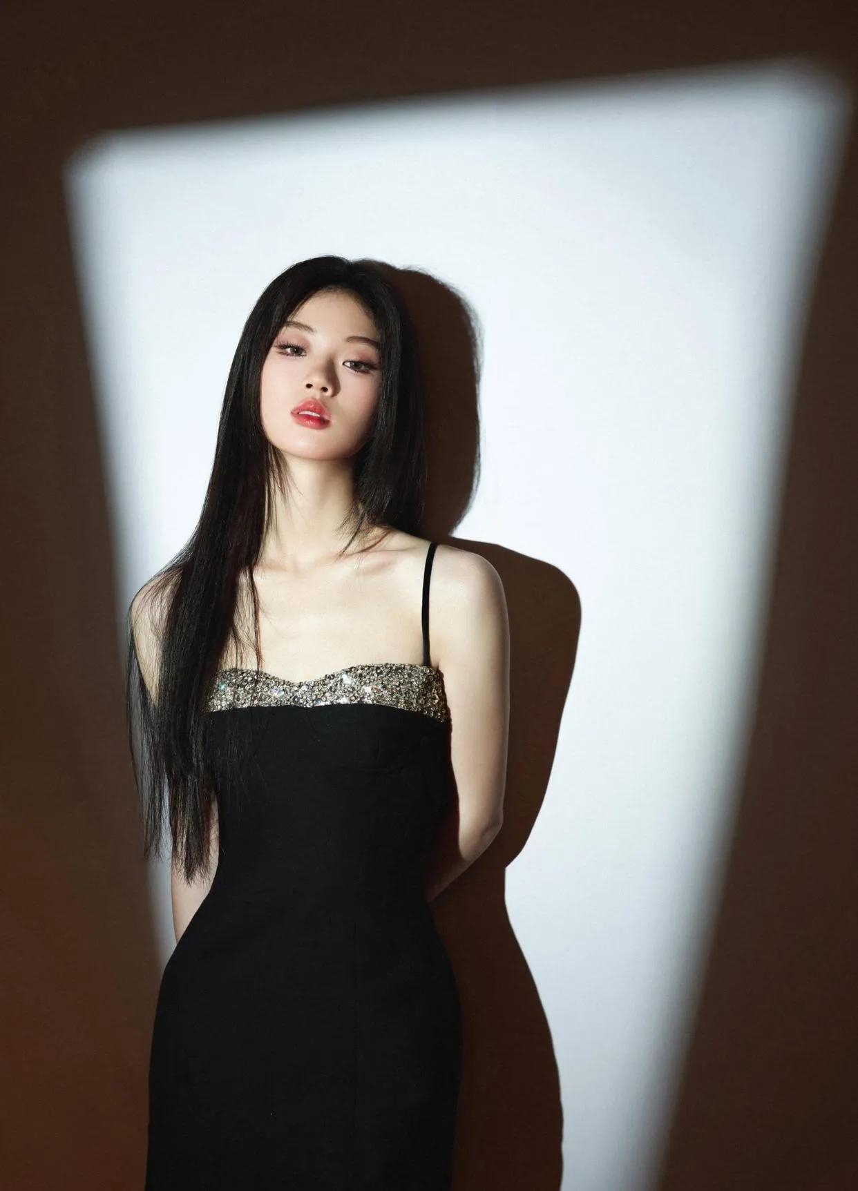 Shan Yichun: A female singer whose beauty is as exquisite as an oil ...