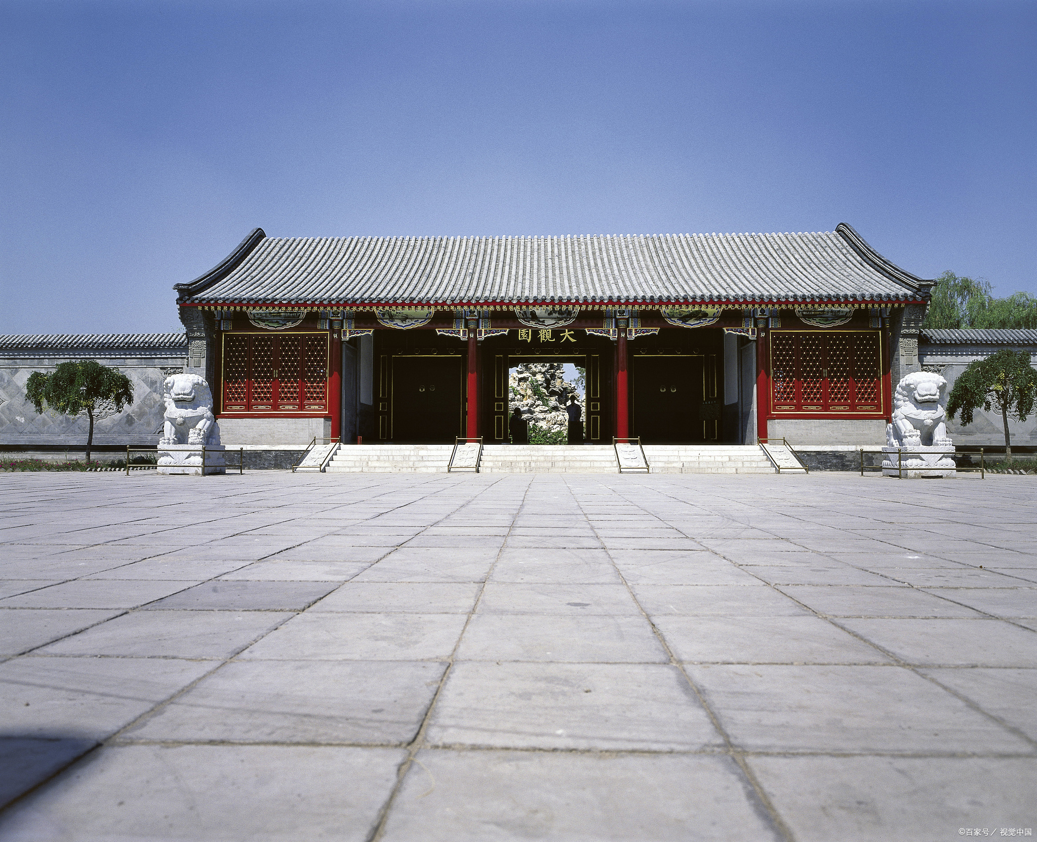 Explore the beauty of ancient courts and visit Beijing Grand View ...