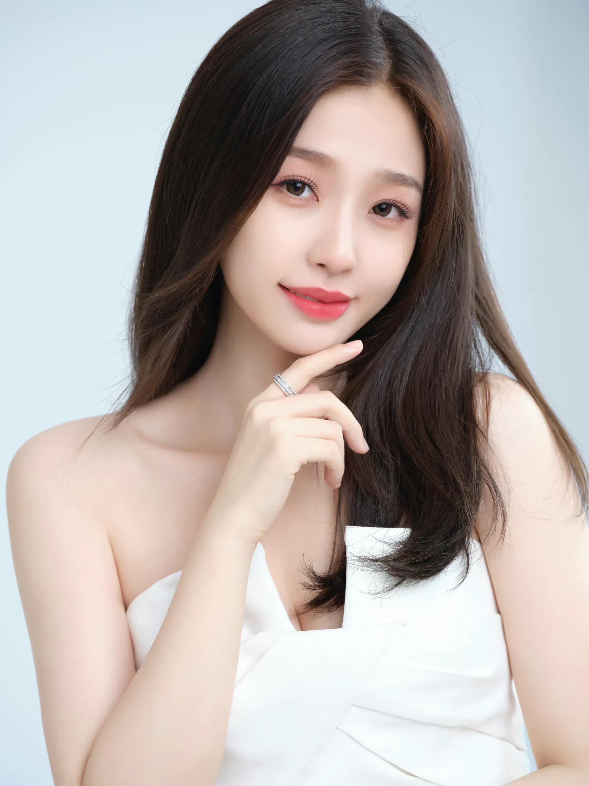 Beauty star Yu Shuxin - iNEWS