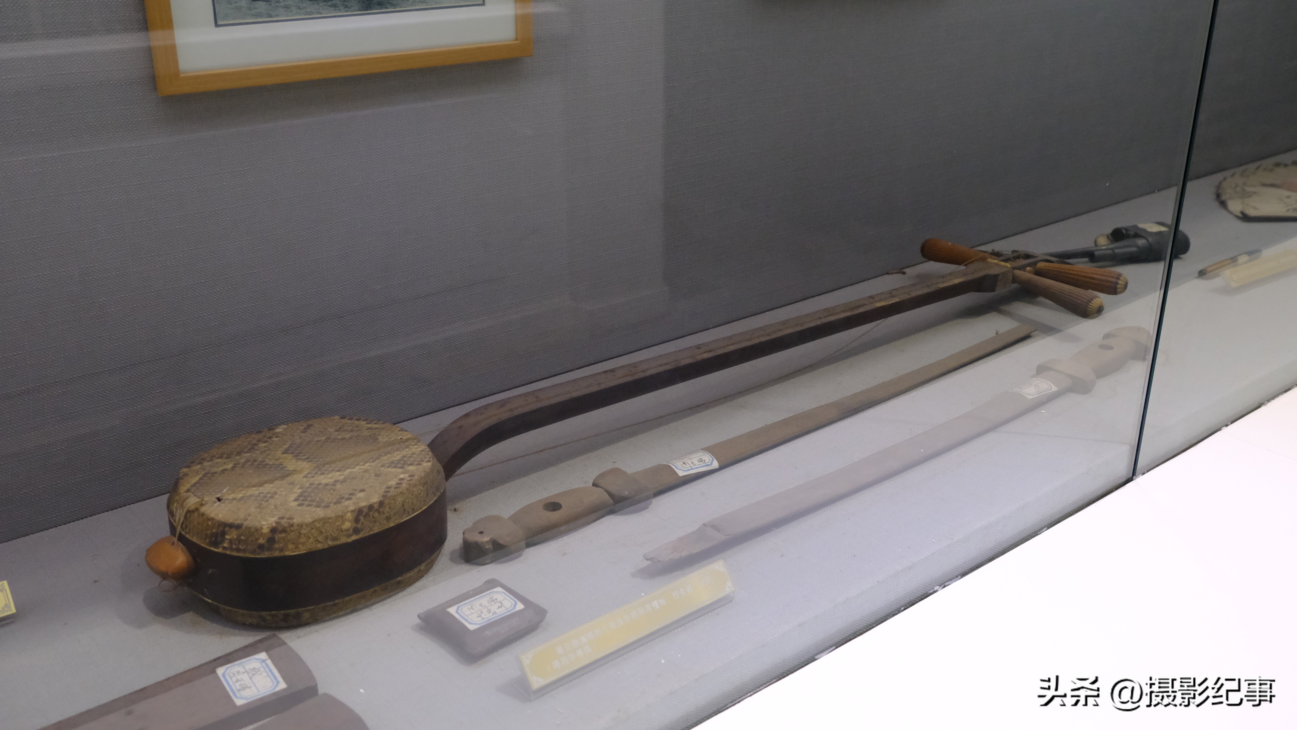 A group of clay sculptures in Suzhou Pingtan Museum reproduces the ...