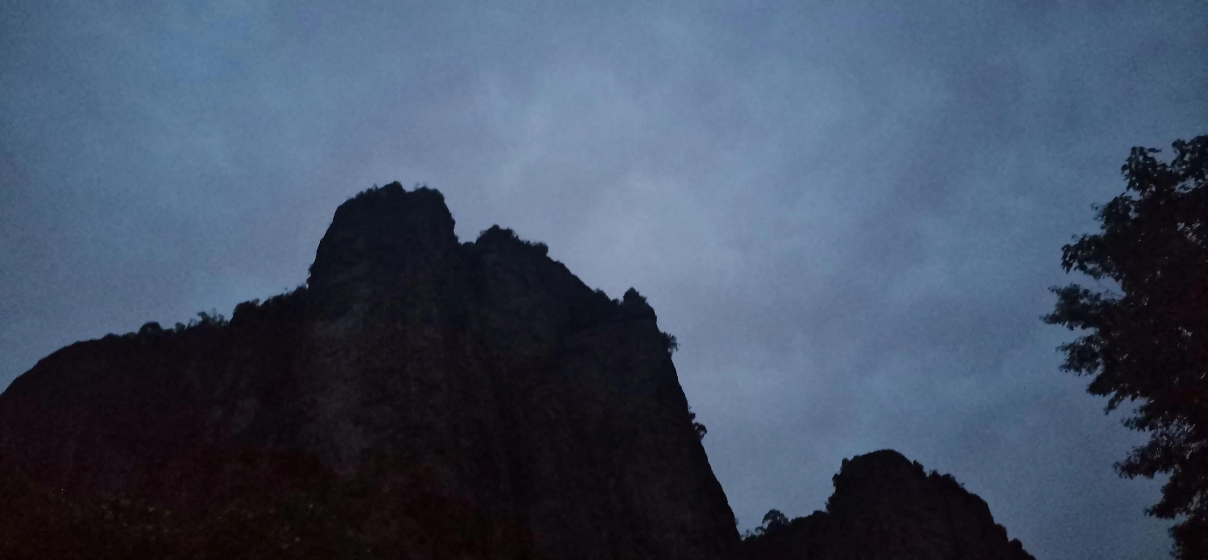 Yandang Mountain Yandang Sanji Lingfeng Night View - iNEWS