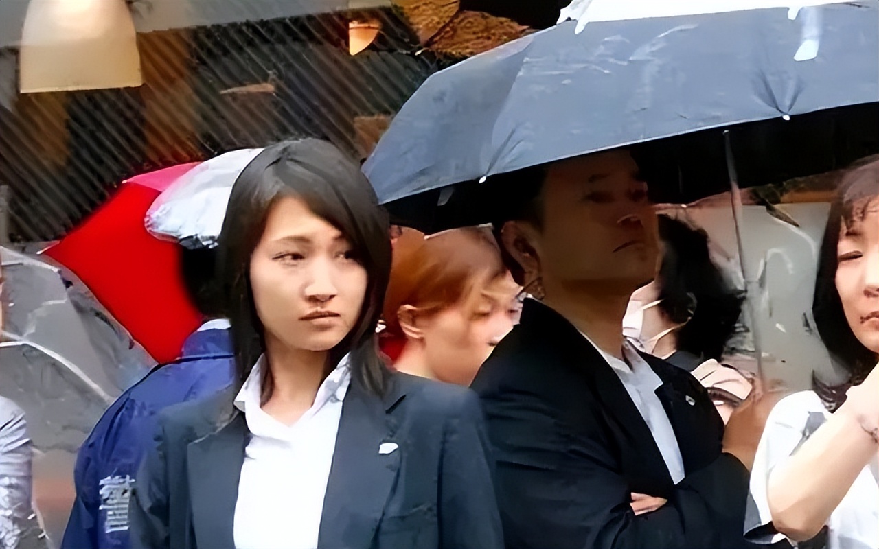 Moe Ishida, a beautiful bodyguard with a slow response, suitable for changing careers as a stunt ...