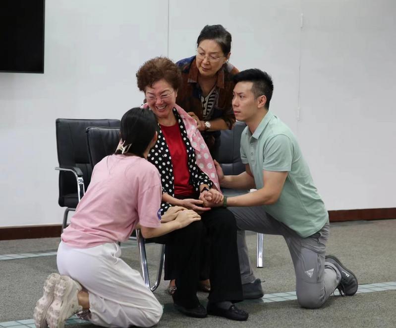 The drama "Fok Yingdong" will hit the stage in May, starring Cantonese ...