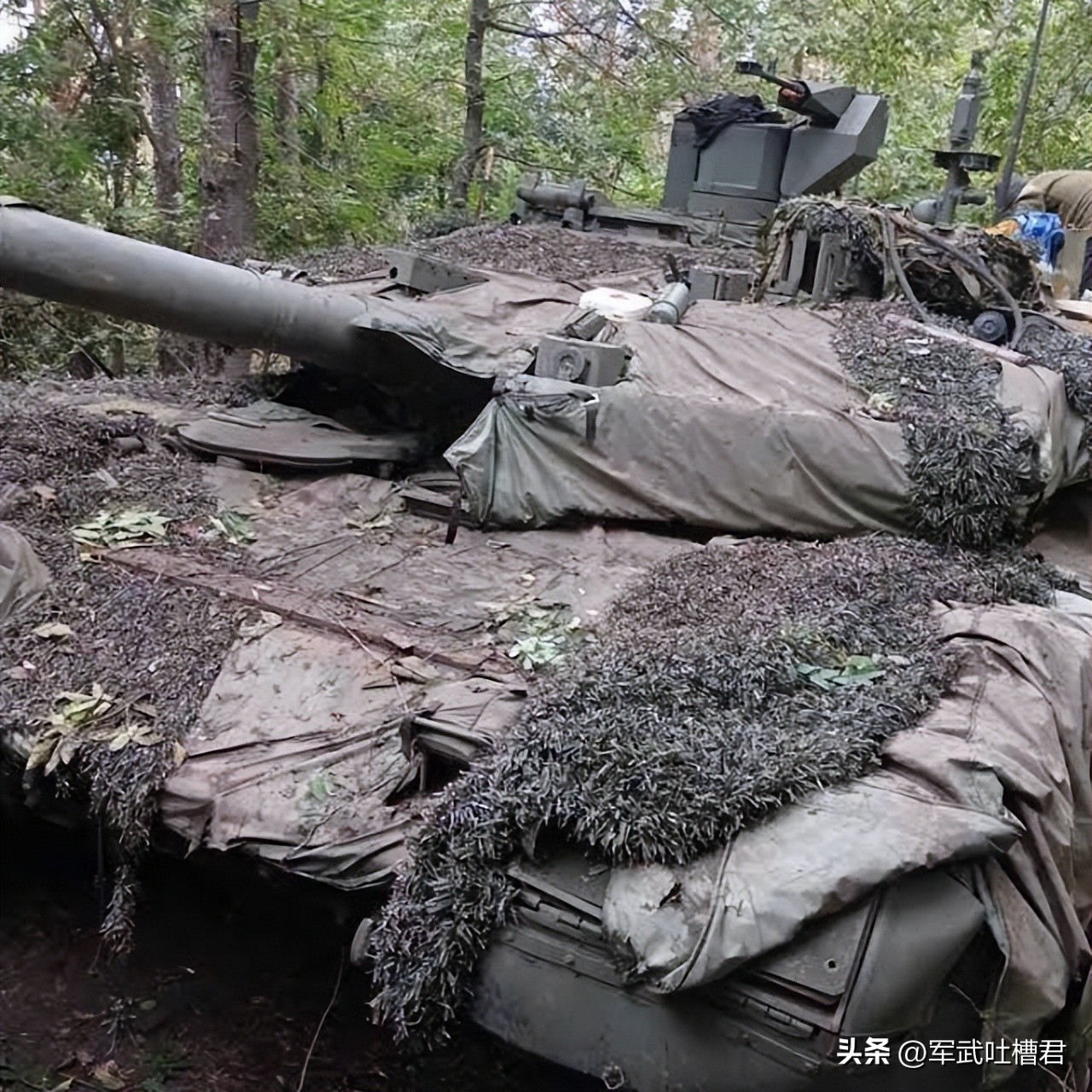 The Russian Army ushered in a dark moment. The T90M tank was captured ...