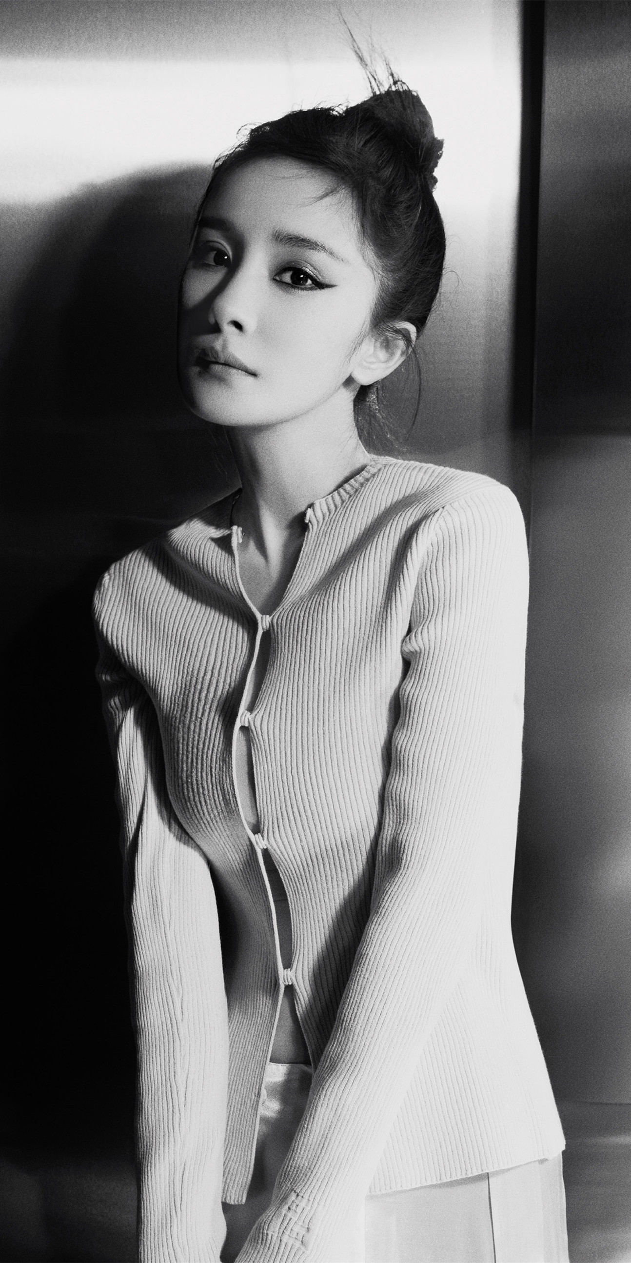 Yang Mi's new photo pictorial wallpaper, eye waves flowing, light ...