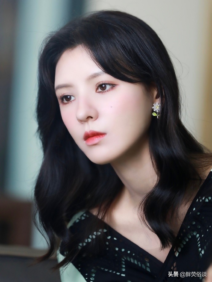 Zhang Yuxi's facial features are too recognizable, she is really a born ...