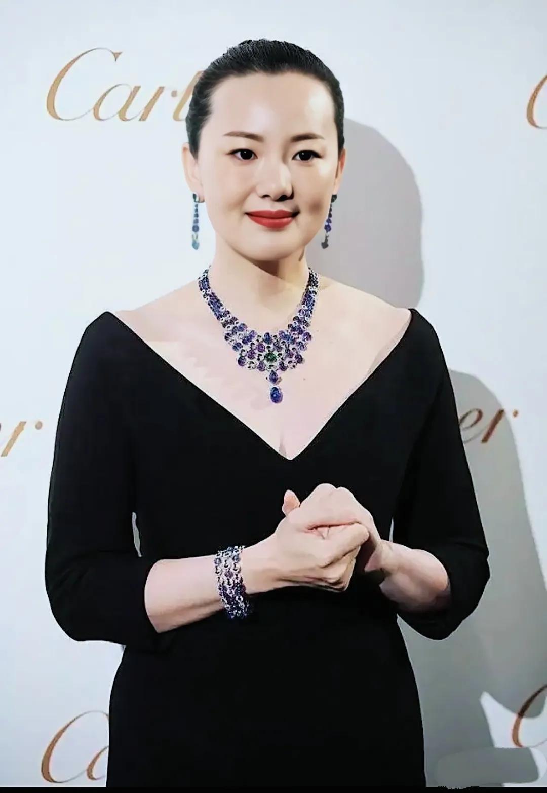 Dignified and elegant beautiful actress: Yong Mei - iNEWS