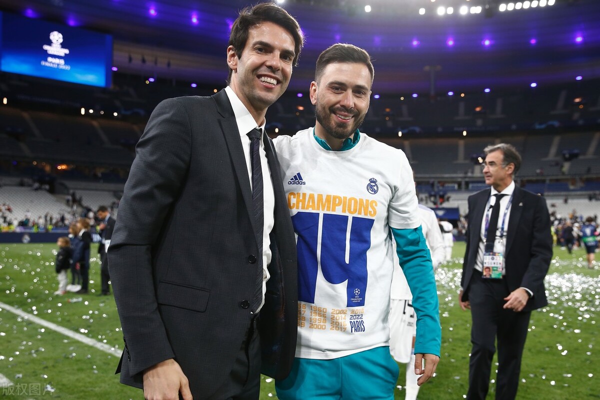 Kaka sighed after running the marathon: The classical front waist has ...