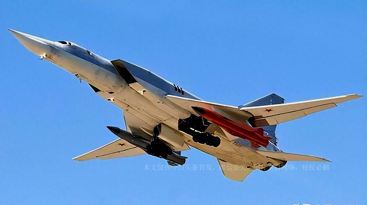 Saturation attack, 6 Tu-22M3s were dispatched at the same time, bombing ...