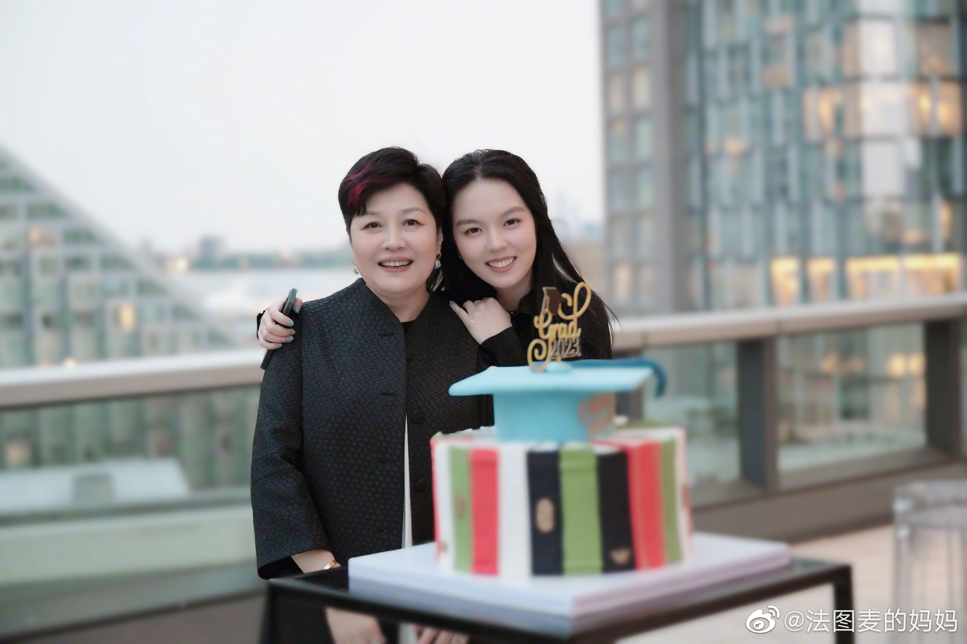 Li Yong's beloved wife Ha Wen celebrated her daughter's birthday in the ...