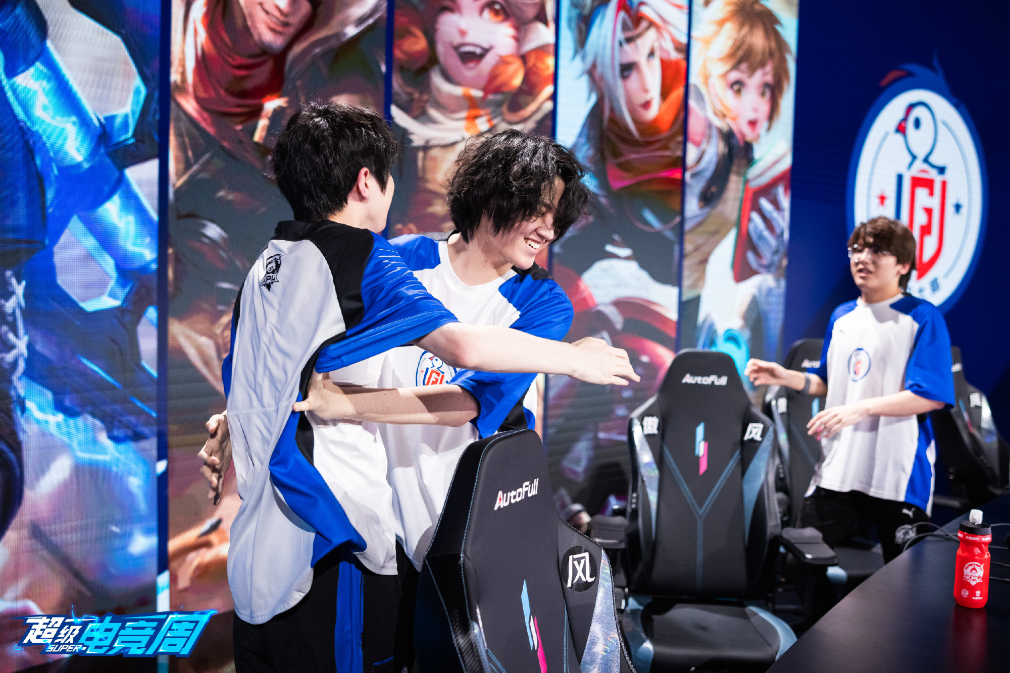 LGD Goose defeated Nanjing Hero 4:3, Jiu Zhe lost to Zhang Jiao, Jiu Zhe mischievously refused ...