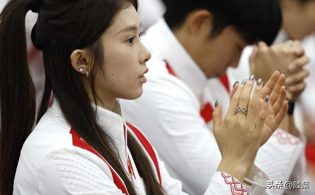 "Wu Yanni's ID photo is stunningly beautiful. The official website of ...