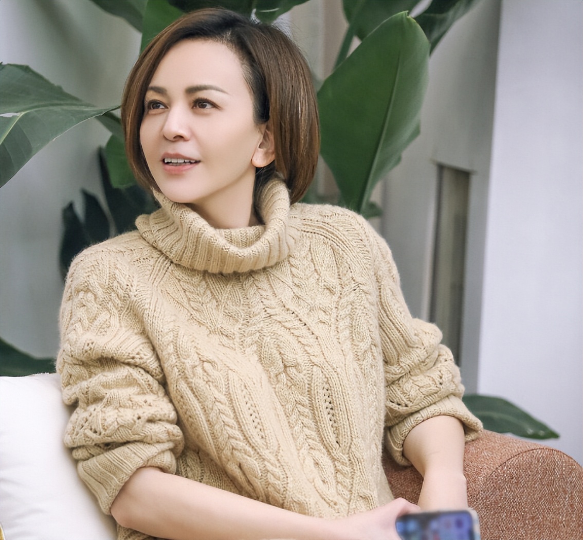 Aunt Xue Wang Lin: 52-year-old dances closely with a male model, with a ...