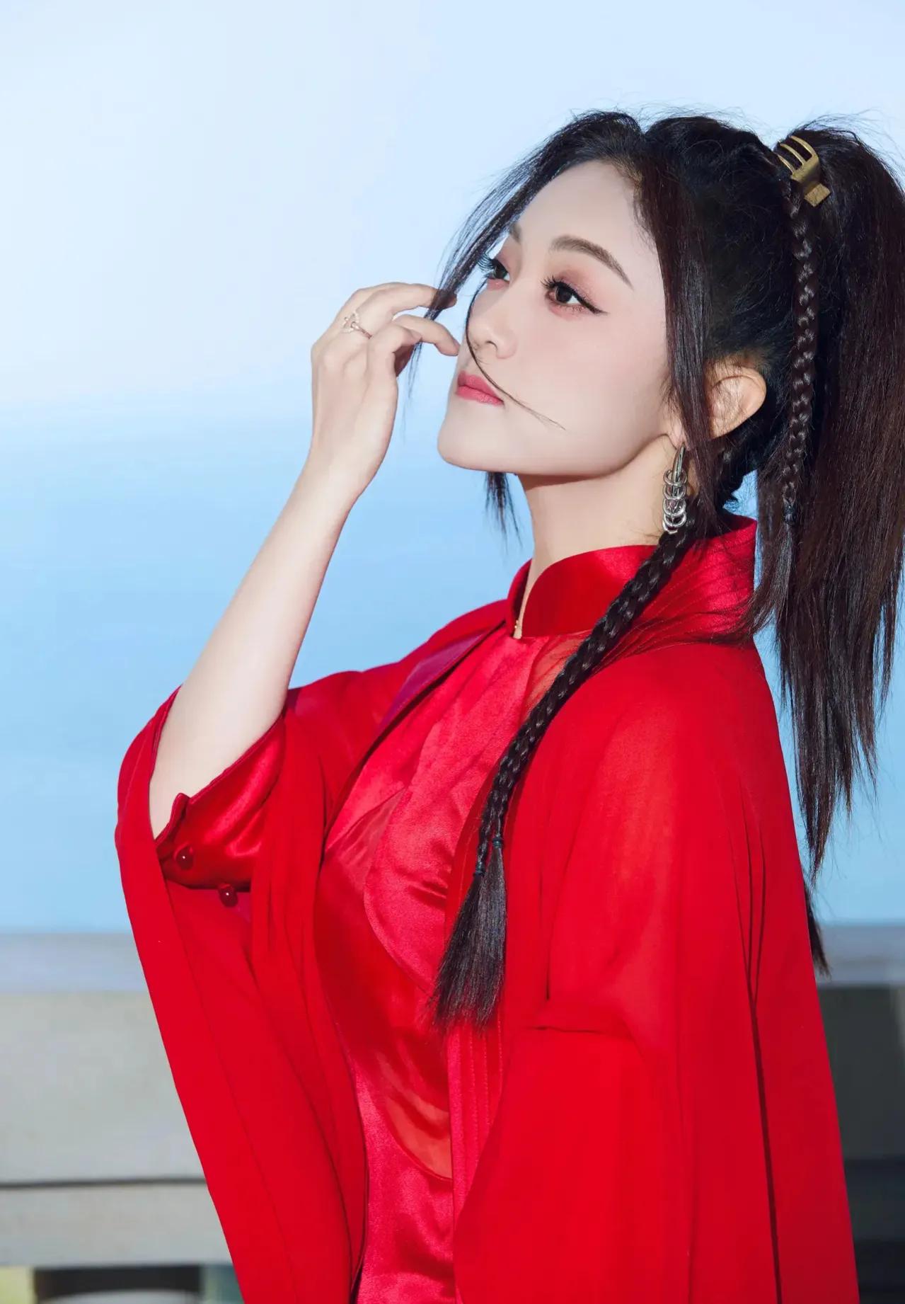 Wang Xiaowei is talented and has an outstanding temperament. He is chic ...