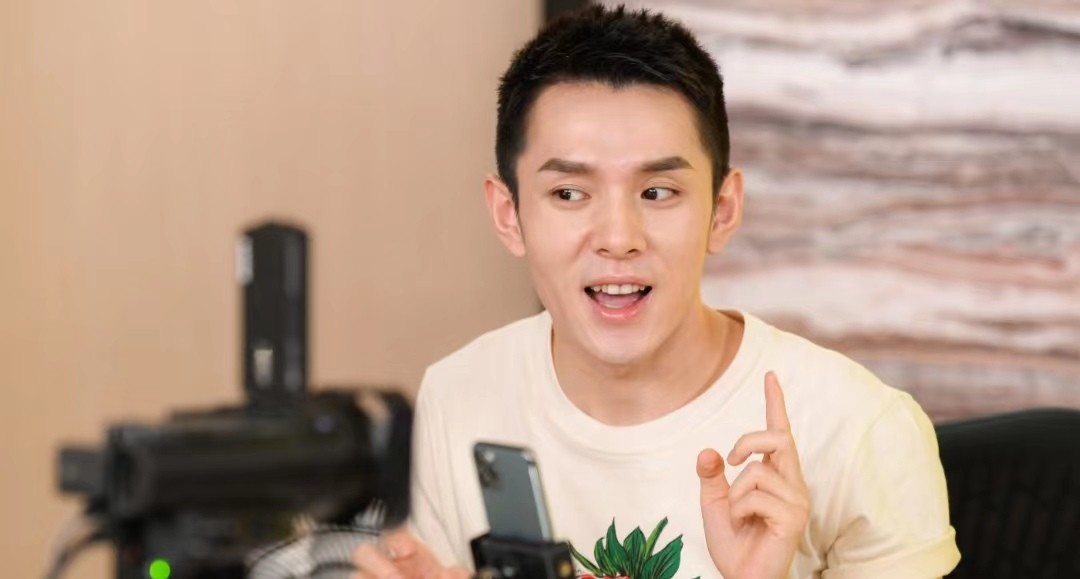 The two giants of live broadcasting, Weiya and Li Jiaqi, have a monthly ...