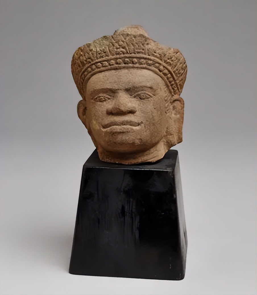 In the Khmer Empire, the use and symbolism of stone statues, the rise ...
