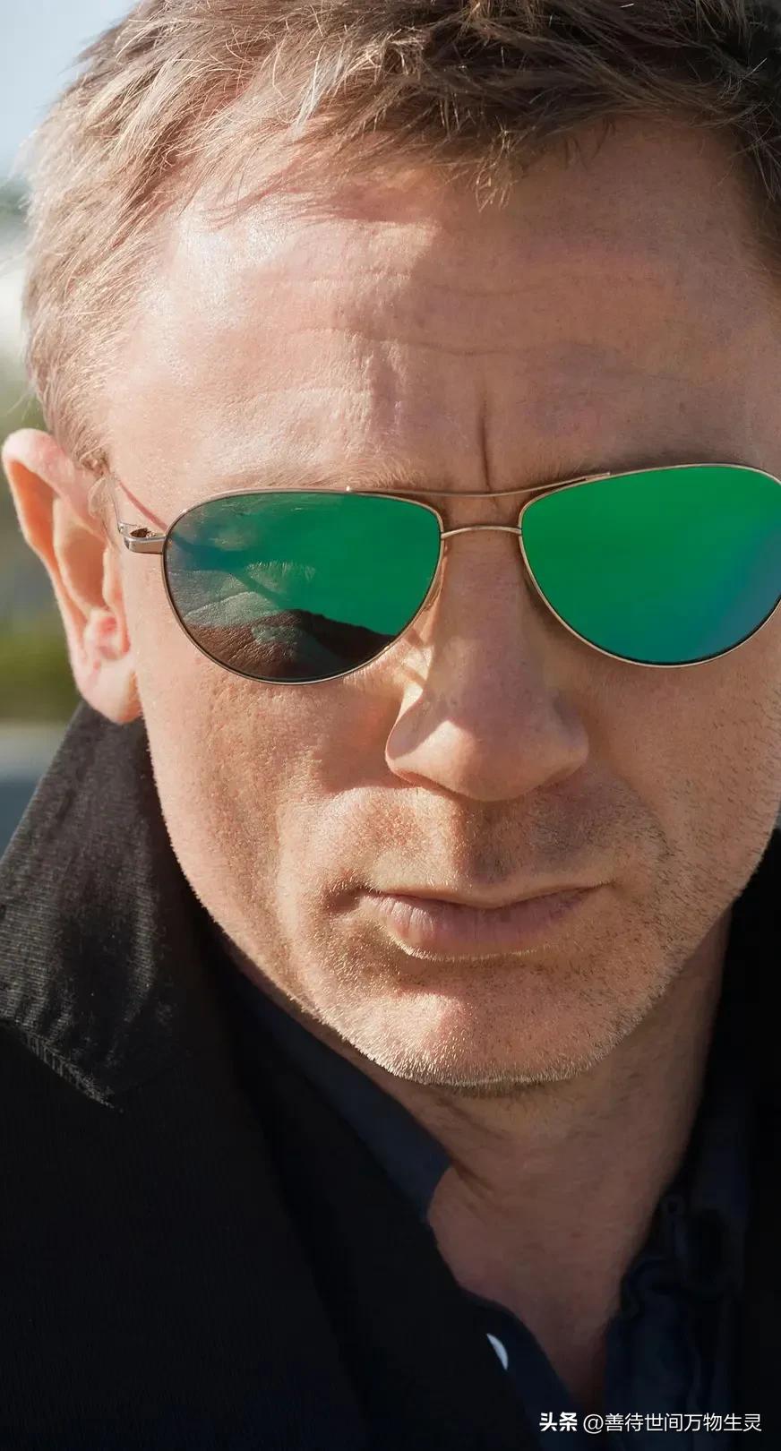 Tough guy Daniel Craig photo shoot - iNEWS